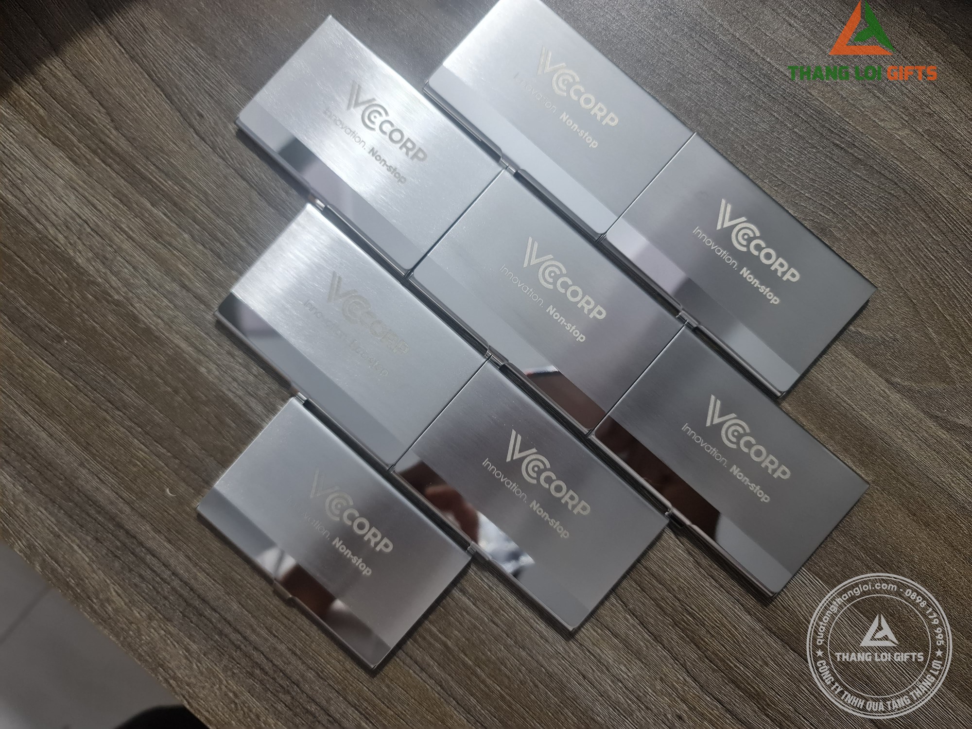 Hộp Đựng Namecard Thẻ ATM Card Visit Khắc logo VCCORP Qùa Tặng Doanh Nghiệp